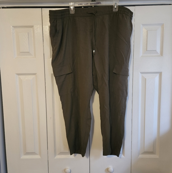 Old Navy | Pants & Jumpsuits | Army Green Old Navy Capris Xxl | Poshmark